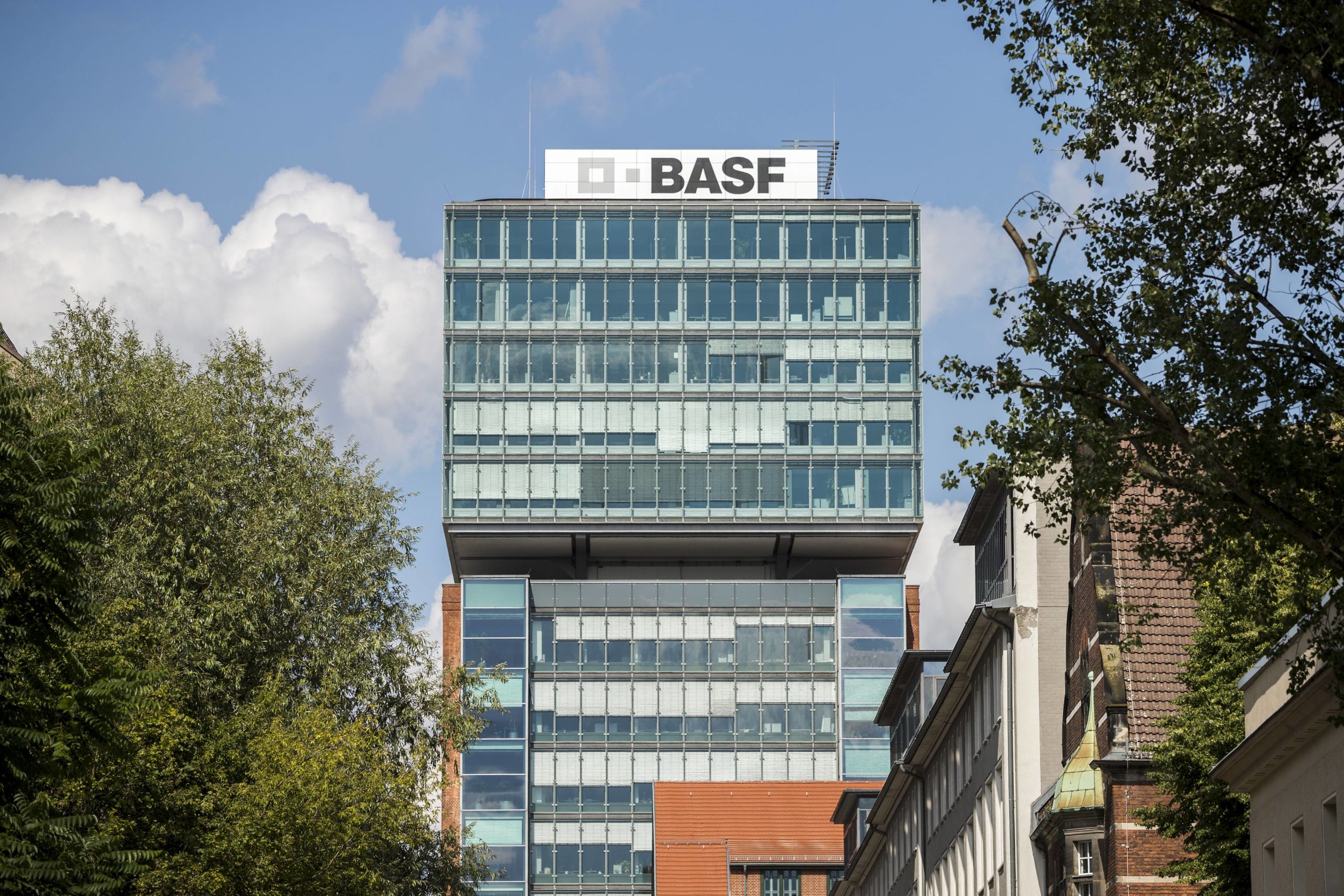 Chemiegigant Basf laat energietak fuseren met bedrijf van Russische ...