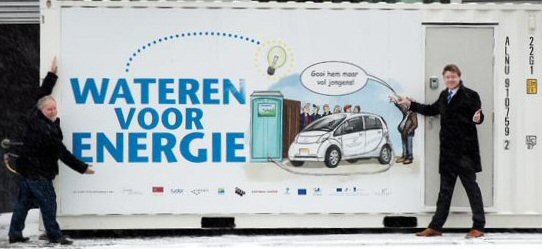 Plassende ambtenaren leveren stroom | Energeia